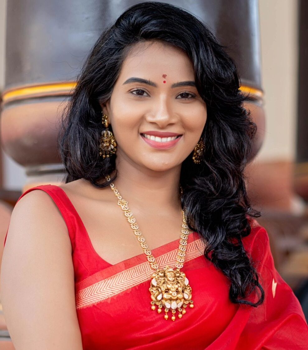 Latest Photos Collection of actress Dhivya Duraisamy